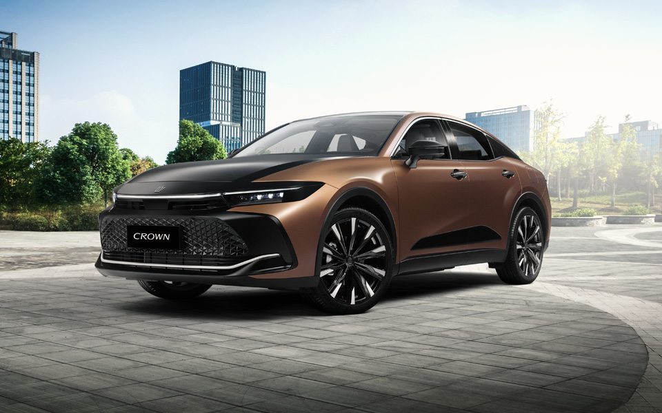 Toyota Crown 2023 - Elegant Luxury Sedan | Toyota KSA - ALJ